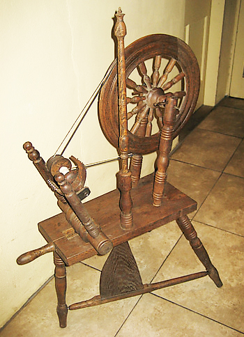 UK spinning wheels - 20th C handmade spinning wheels from England ...
